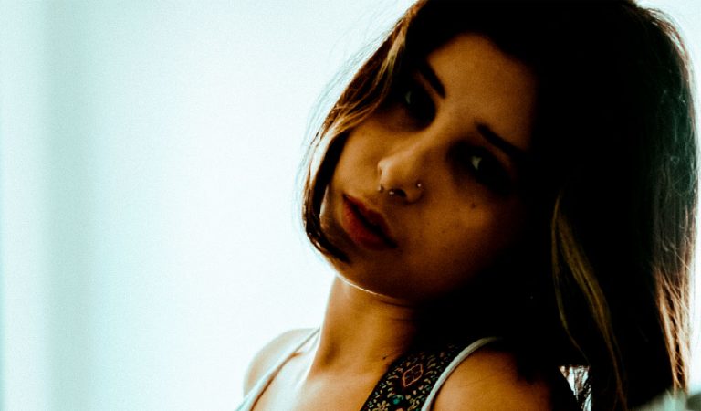 Cinthya Miranda viaja a través de sus emociones en su nuevo sencillo "Cristales" - Blog Joinnus