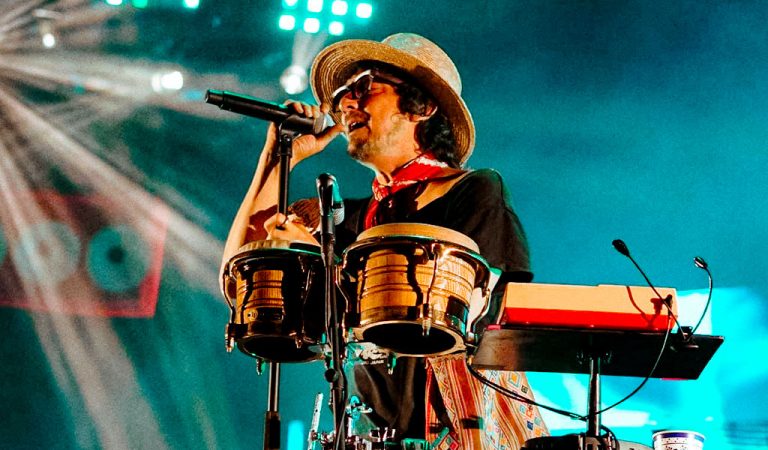 6 canciones de León Larregui que no pueden faltar en tu playlist - Blog ...